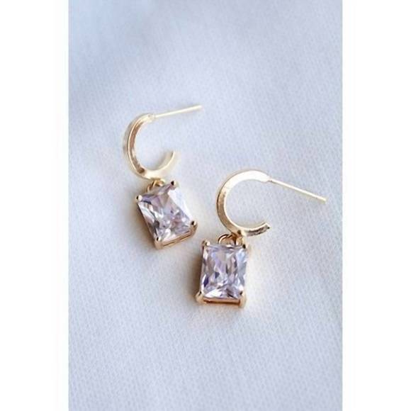 KINSEY DESIGNS | Jewelry | New Kinsey Designs Prism Huggie In Gold ...